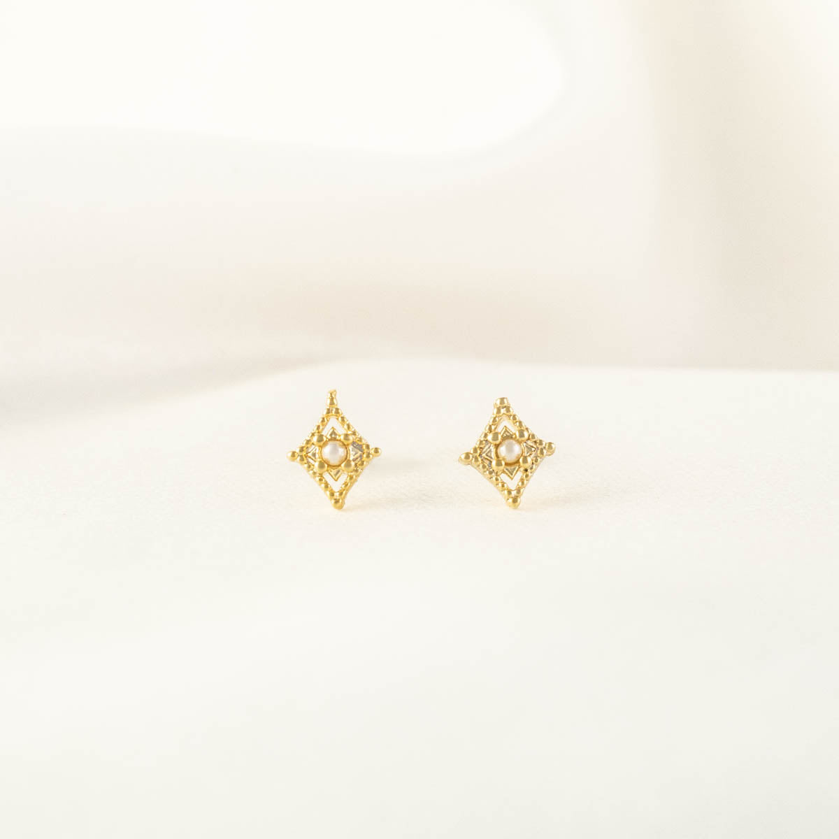 Marin Pearl Studs – KIMCH & Inner Dreamer
